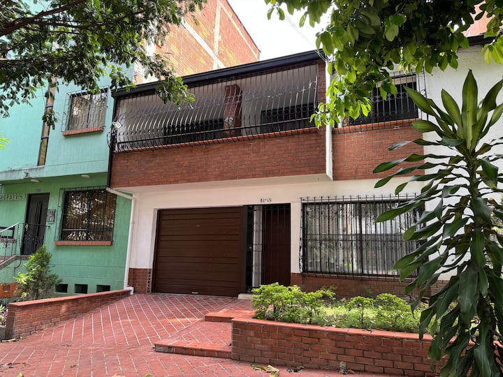 Casa Vacacional Tranquila En Laureles Medellín - Medellín