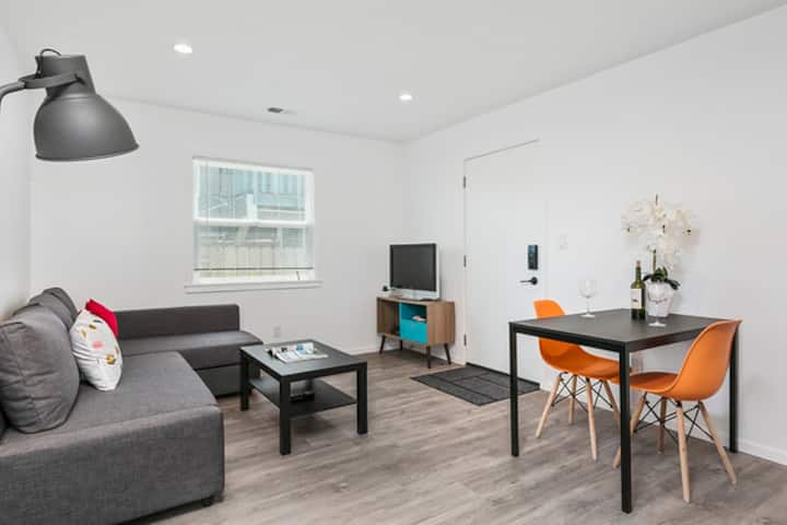 Cozy Modern1br/1bath Sofabed Near Sfo/caltrain - San Bruno, CA