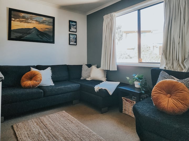 Alpine Base • Private Sauna • Sleeps 6 • Parking - Jindabyne