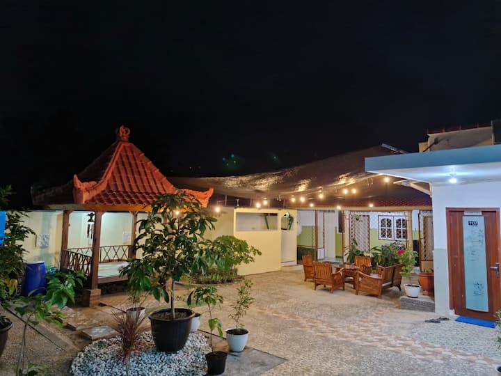 Banyu Sri Deluxe Double Room - Banyuwangi