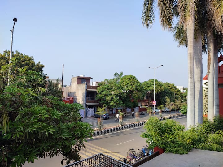 Private Studio Near Taj Airport & Railway Station - Agra