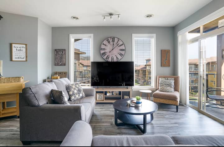 Lake Front Condo - Kelowna