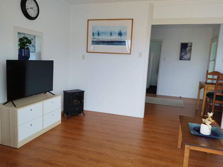 Taurikura Beach Holiday Home - One Tree Point