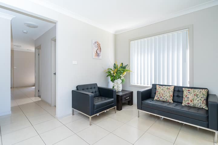 Spacious 4-bedroom Home | Near University & Shops - Saint Marys, Australia