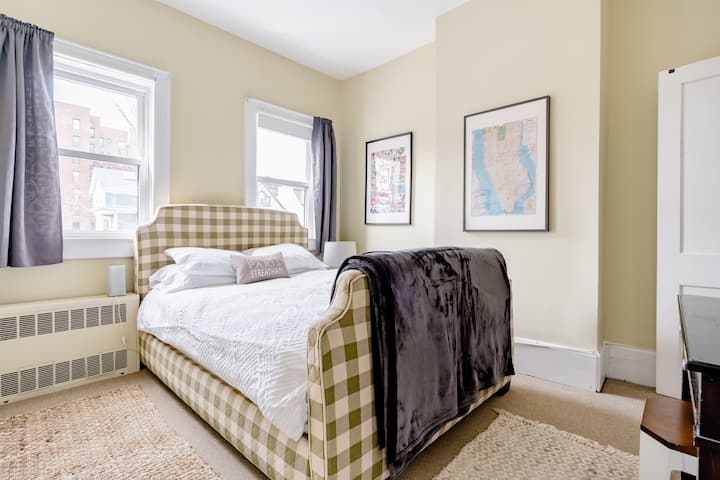 Beautiful Room And Private Bathroom Mins From Path - Jersey City, NJ