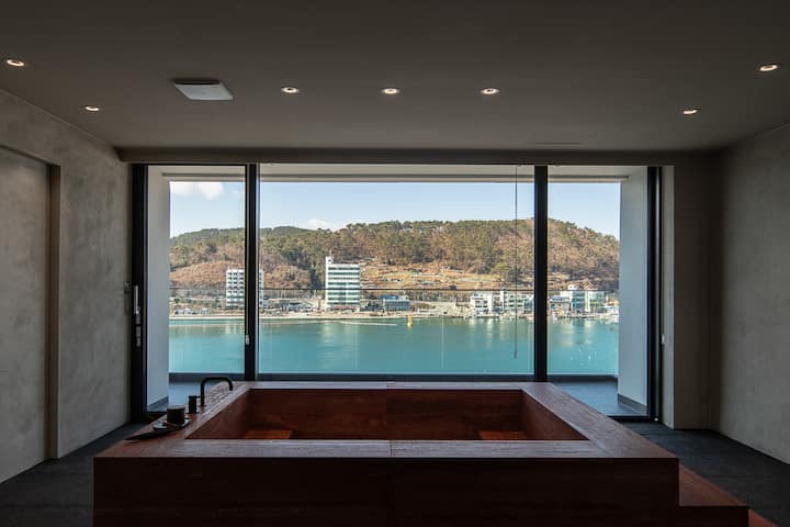 [Hlow Busan] 401호 Front Ocean Deluxe - Busan