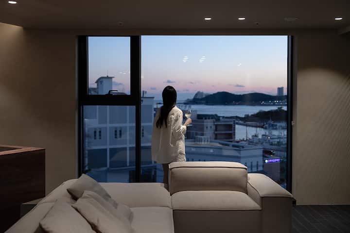 [Hlow Busan] 701호 Terrace Ocean Mountain Suite - Busan