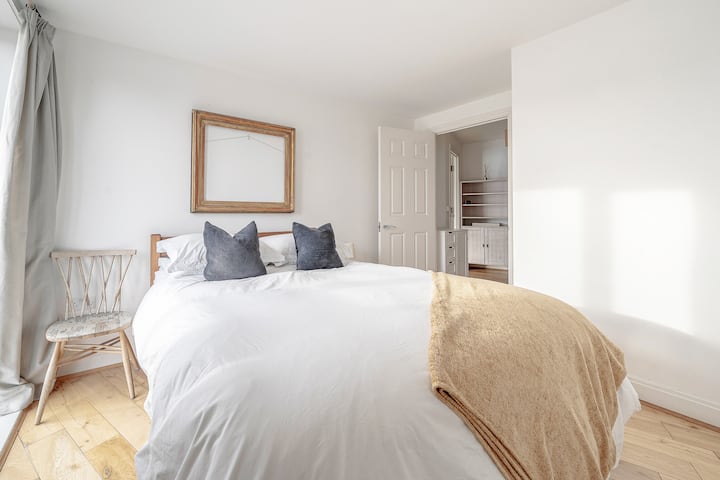Bright & Chic 1br In Victoria - London