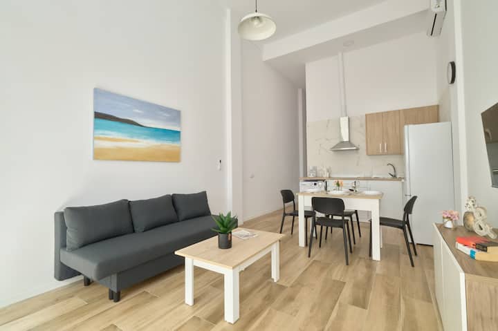 Hasta Para 6 Viajeros: Luz Natural Cocina Equipada - Algeciras