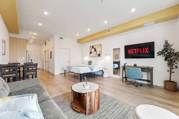 The Haven Suites - Free Parking + Top Amenities - Los Angeles, CA