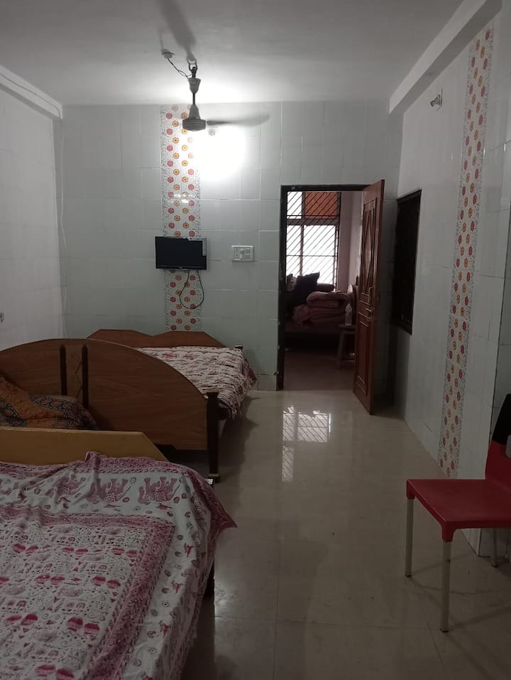 Puri Holiday Home, Near Mandir - Puri