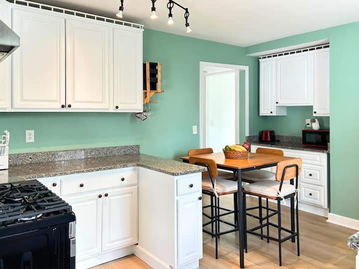 Charming Milford 2 Bed / 1 Bath - Stratford, CT