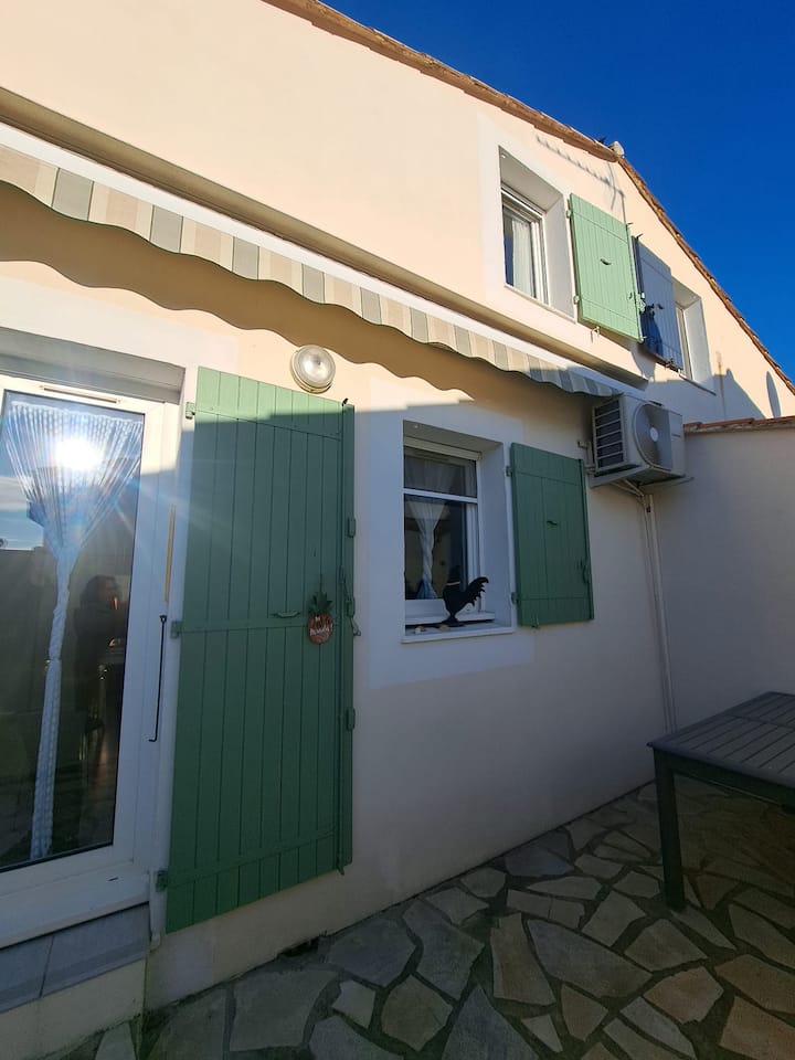Mas Provençal T4 Au Calme ,Climatisé Avec Parking - Camargue