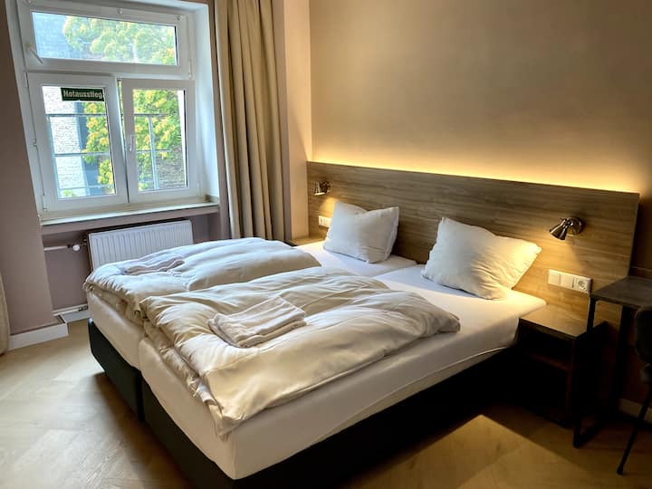 New Renovated Hotel Double Room - Düsseldorf