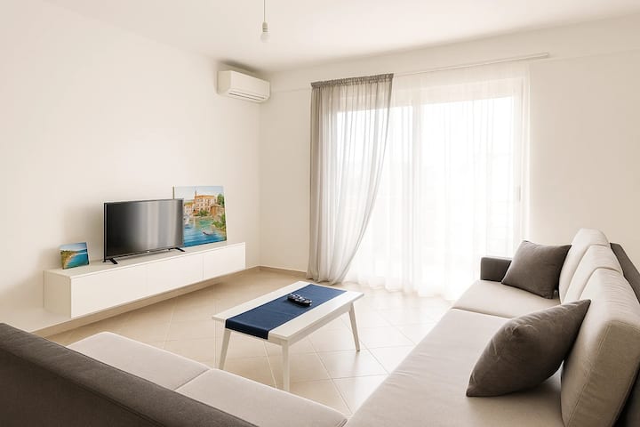 A 1min Dal Mare- Appartamento Luminoso Con Balcone - Saranda