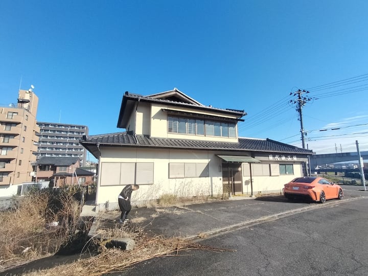 川沿いで景観も良く、駅に近い広々としたゲストハウスの4人部屋です - 郡山市