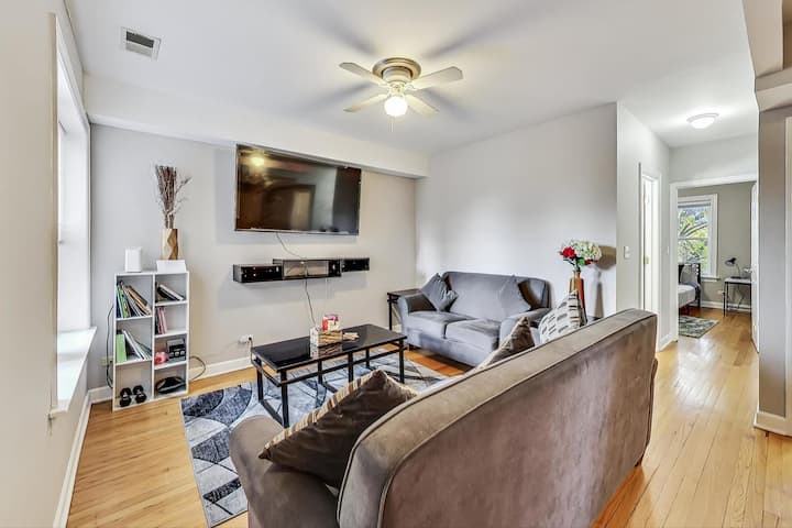 Spacious Skokie Retreat | 2br/2ba | Mins To Mall - Evanston