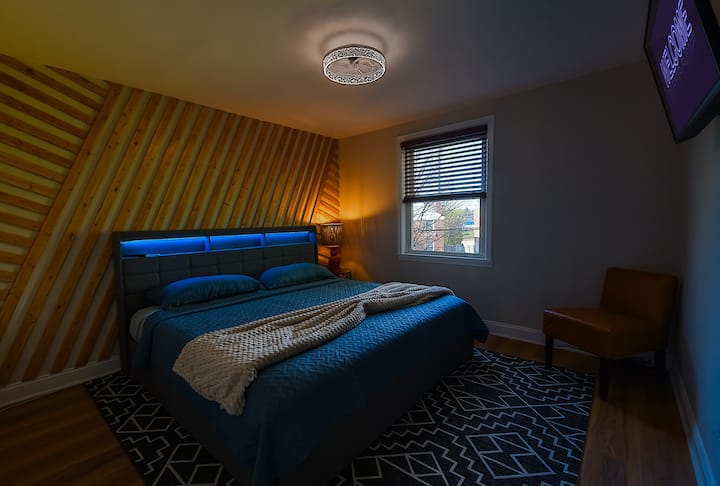 Treehouse Suite | King Br | Spa Bath | Calm Energy - Towson, MD