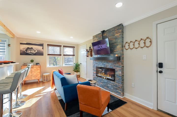 Treehouse Suite | King Br | Spa Bath | Calm Energy - Towson