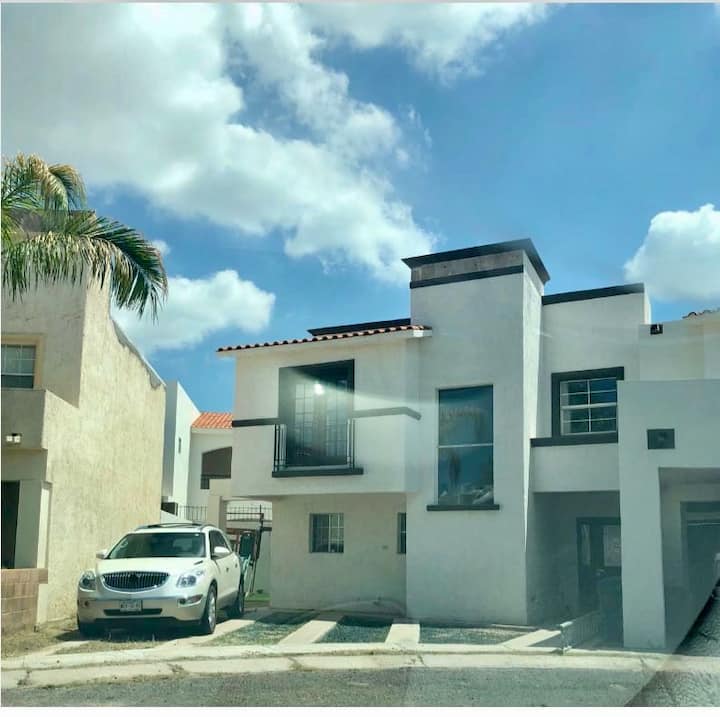 Casa Elegante Con Gran Espacio - Hermosillo