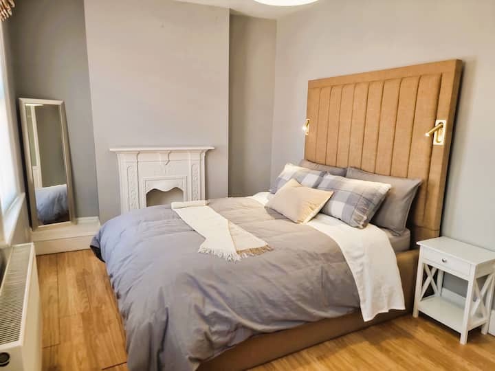 Spacious Room In The Heart Of Acton - Twickenham