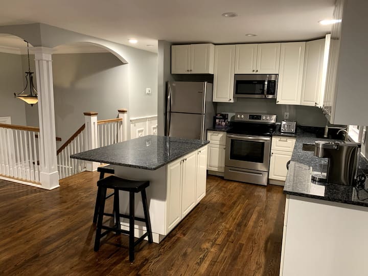 Candlewood Lake Retreat - Danbury, CT