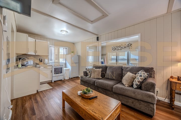 Beach Cabin #6 - Lake Ozark, MO