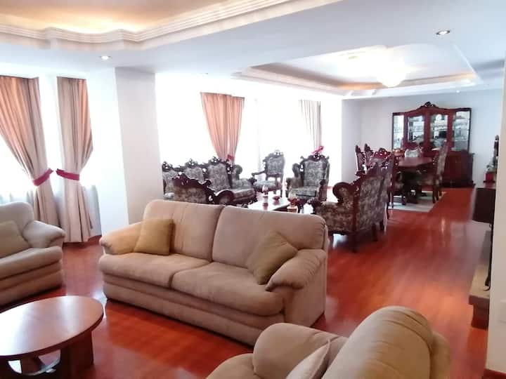 Departamento En Zona Top Quito, Wifi, Parqueadero - Quito