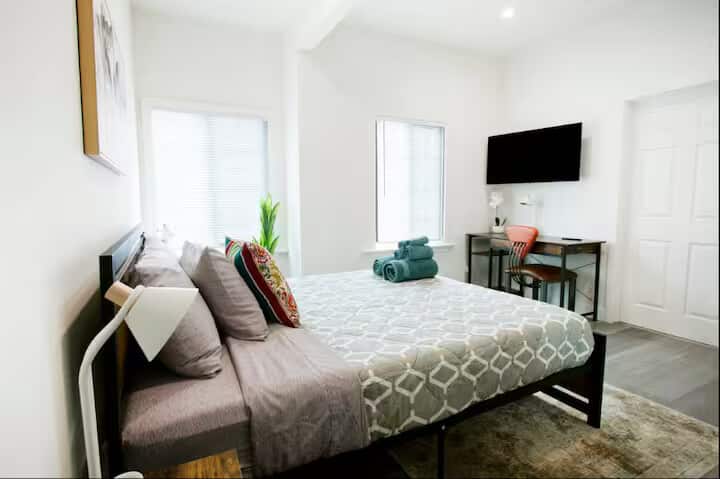 Stylish 1br/1ba Near Koreatown (+Free Parking) - Beverly Hills