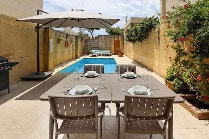 Rustic Farmhouse With Pool - Malta