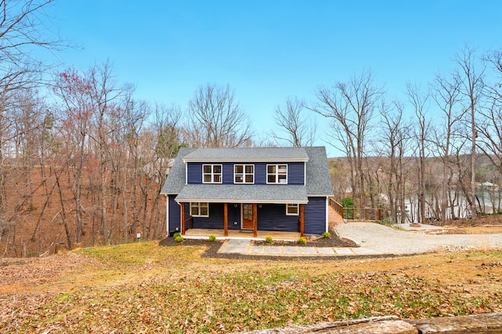 Smith Mountain Cabin Retreat: Hottub & Game Room - Leesville Lake, Gretna