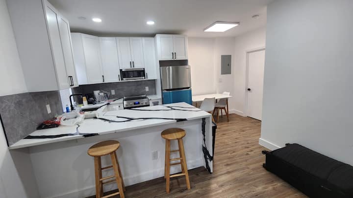 Sexy 1/1 With Full Kitchen - Dania Beach, FL