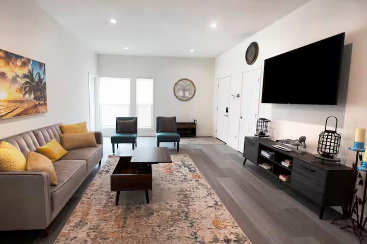 Lovely 1br W/ Private Bath Near K-town - Culver City, CA