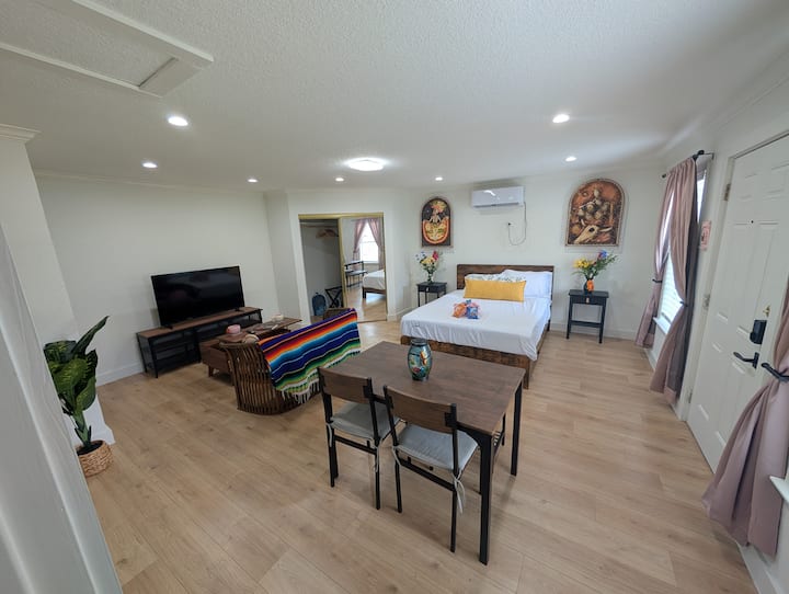 Casita In Central San Antonio - San Antonio, TX