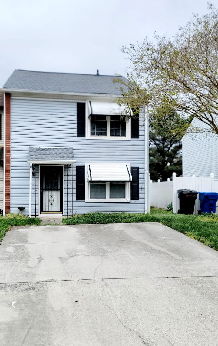 Furnished Townhouse In Downtown Vb - Chesapeake, VA