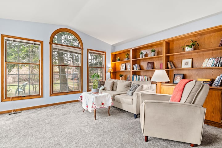 Spacious Family Home – Walk To Big House - Ann Arbor