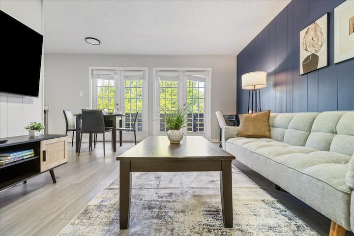 Modern Condo | Walk To Ut | Near Zilker & Downtown - SXSW (South by Southwest) - Austin