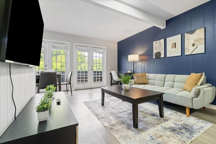 Prime Location | Near Ut + Downtown - Austin, TX