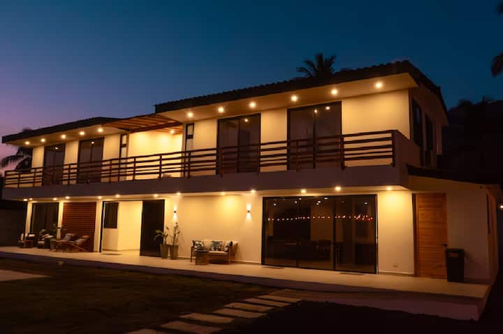 Piedra Luna Azul Beach House - El Salvador