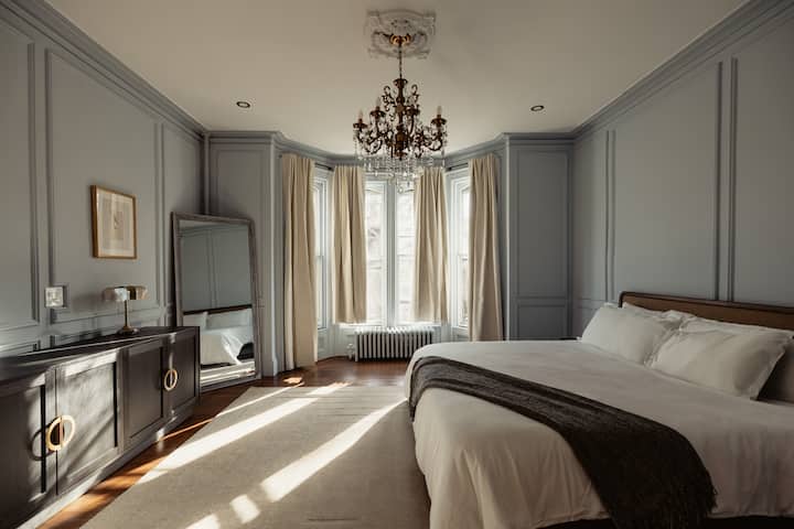 The Grand Victorian • 4 Bed - Brown Uni • Risd - Providence, RI