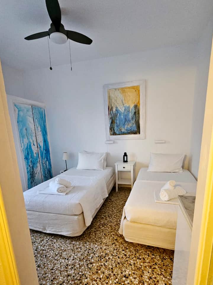 Double Room With Balcony And Partial Sea View (3) - Antiparos