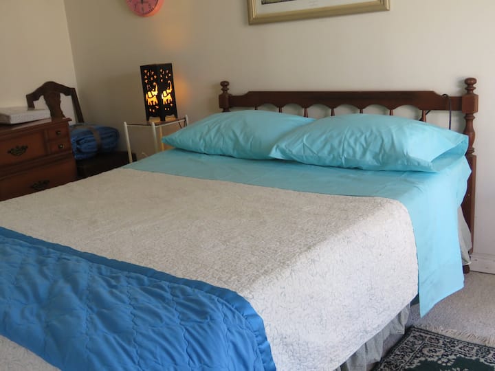 Stories Beach Cottage - Campbell River