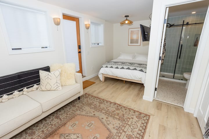 Cozy Beach Studio – Walk To Beach, Surf & Coffee - San Clemente, CA