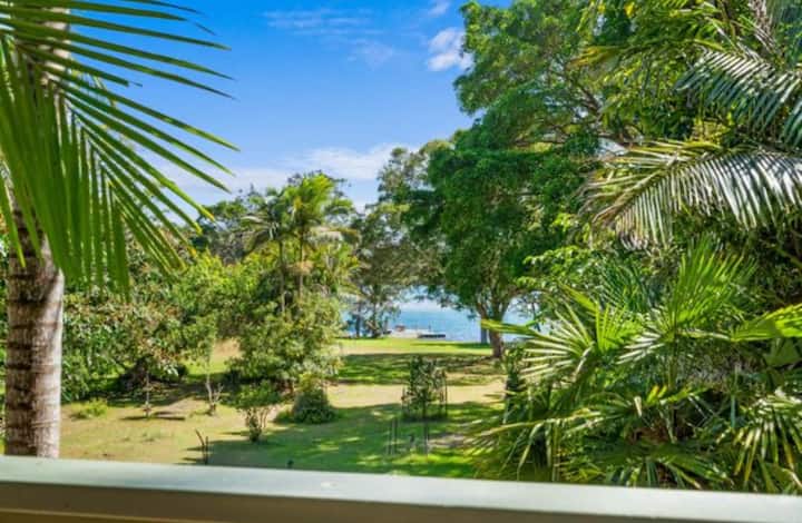 Waterfront Property “Treehouse” Wallis Island - Forster