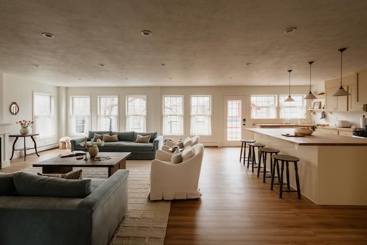 Pool, Hot Tub, Waterfront, Designer Finishes - Owasco Lake, NY