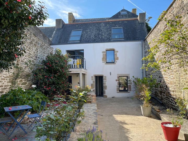 D6036 -Maison De Pays De 1696 Rénovée ! - Douarnenez