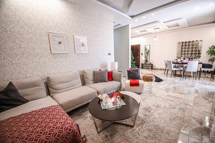 Canvas & Comfort
By @Hindkhlaifat  شقة تصميم هند - Amman