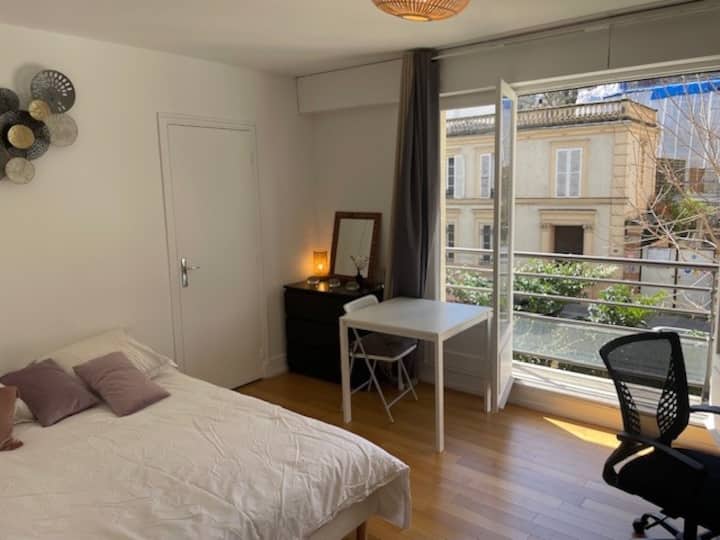 Studio 27 M² + Balcon - Neuilly-sur-Seine