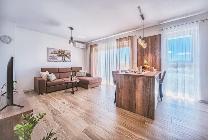 Apartment Lola - Family Stay & Private Parking - Pula