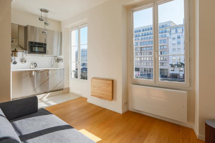 Stunning Canal View - Tiny Loft - Paris